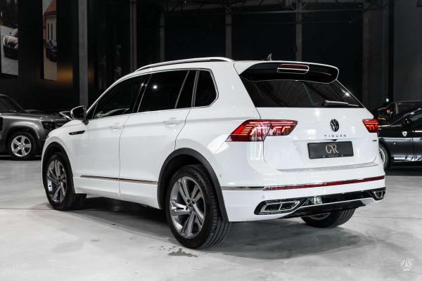 White Volkswagen Tiguan 2023 in Riga, with an engine capacity of 1.98 L and mileage of 120 thousand km for 31500 €, photo 6 on AUTOMOTO.COM.LV