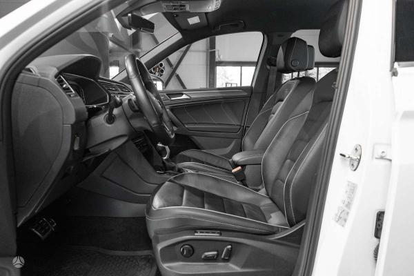 White Volkswagen Tiguan 2023 in Riga, with an engine capacity of 1.98 L and mileage of 120 thousand km for 31500 €, photo 10 on AUTOMOTO.COM.LV