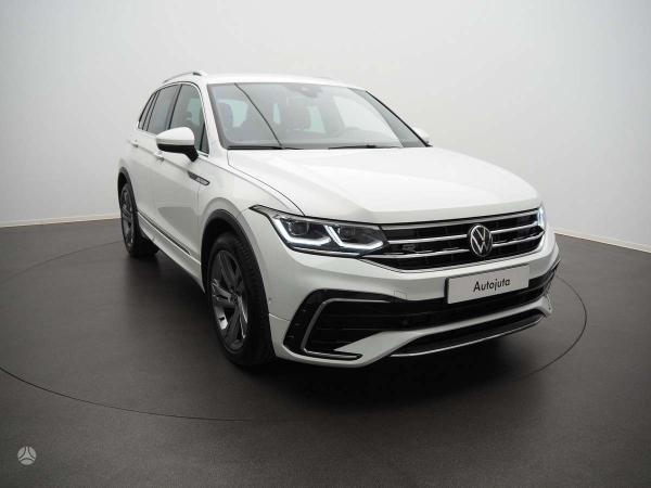White Volkswagen Tiguan 2023 in Vilnius, with an engine capacity of 1.50 L and mileage of 17 thousand km for 30500 €, photo 3 on AUTOMOTO.COM.LV