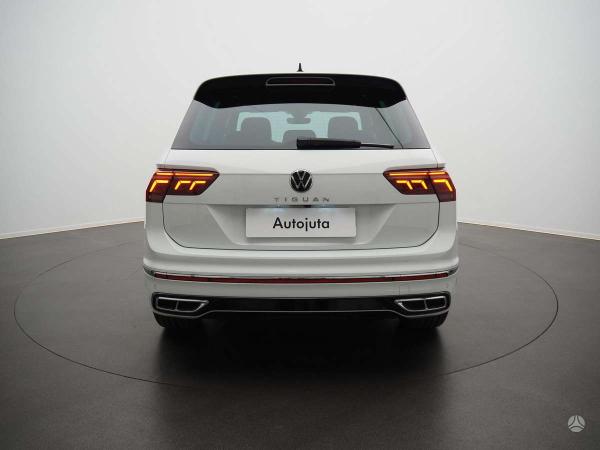 White Volkswagen Tiguan 2023 in Vilnius, with an engine capacity of 1.50 L and mileage of 17 thousand km for 30500 €, photo 5 on AUTOMOTO.COM.LV