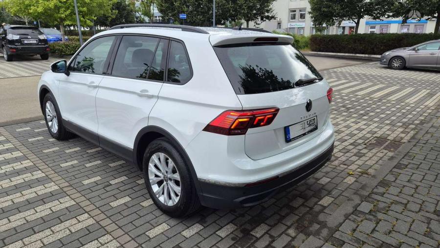 Balts Volkswagen Tiguan 2023 Viļņa, ar dzinēja tilpumu 1.97 L un nobraukumu 47 tūkst. km par 27000 €, foto 4 vietnē AUTOMOTO.COM.LV