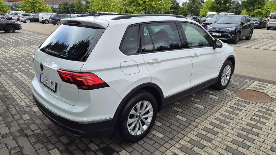 Balts Volkswagen Tiguan 2023 Viļņa, ar dzinēja tilpumu 1.97 L un nobraukumu 47 tūkst. km par 27000 €, foto 5 vietnē AUTOMOTO.COM.LV