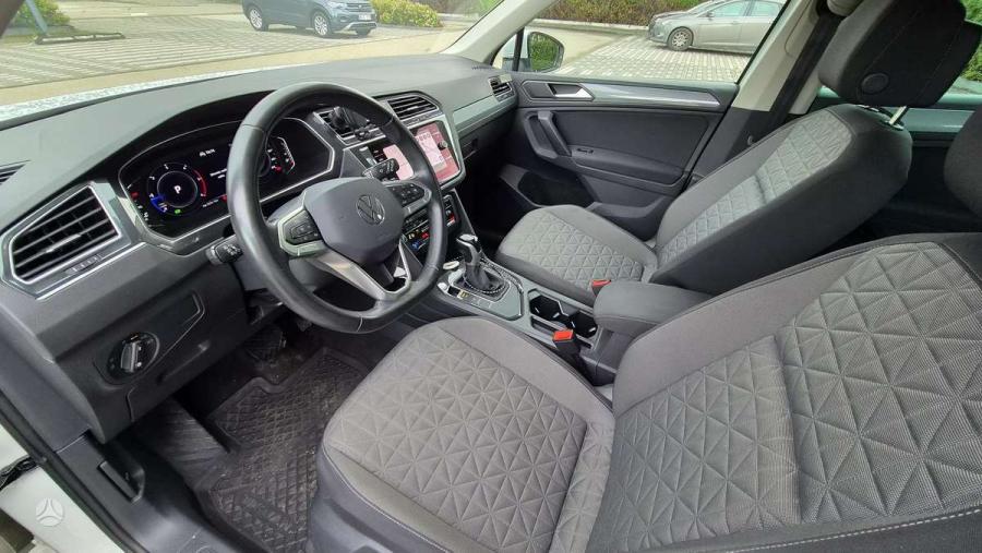 Balts Volkswagen Tiguan 2023 Viļņa, ar dzinēja tilpumu 1.97 L un nobraukumu 47 tūkst. km par 27000 €, foto 12 vietnē AUTOMOTO.COM.LV