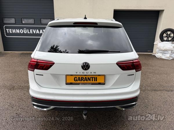 White Volkswagen Tiguan 2023 in Parnu, with an engine capacity of 2.00 L and mileage of 125 thousand km for 29990 €, photo 4 on AUTOMOTO.COM.LV