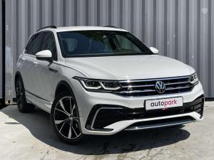 White Volkswagen Tiguan 2023 in Vilnius, with an engine capacity of 1.50 L and mileage of 37 thousand km for 28900 €, photo 3 on AUTOMOTO.COM.LV