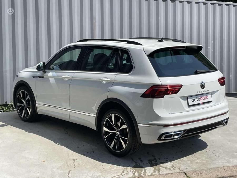 White Volkswagen Tiguan 2023 in Vilnius, with an engine capacity of 1.50 L and mileage of 37 thousand km for 28900 €, photo 5 on AUTOMOTO.COM.LV