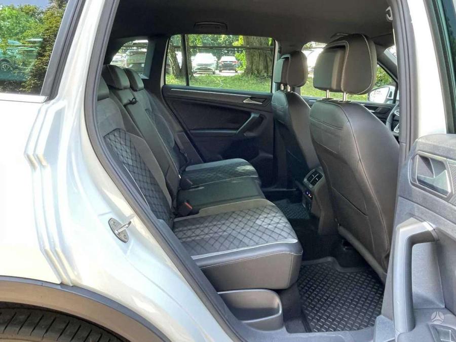 White Volkswagen Tiguan 2023 in Vilnius, with an engine capacity of 1.50 L and mileage of 37 thousand km for 28900 €, photo 6 on AUTOMOTO.COM.LV