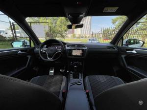 White Volkswagen Tiguan 2023 in Vilnius, with an engine capacity of 1.50 L and mileage of 37 thousand km for 28900 €, photo 8 on AUTOMOTO.COM.LV