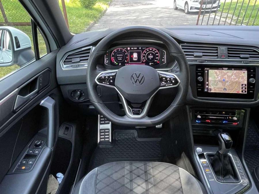 White Volkswagen Tiguan 2023 in Vilnius, with an engine capacity of 1.50 L and mileage of 37 thousand km for 28900 €, photo 13 on AUTOMOTO.COM.LV