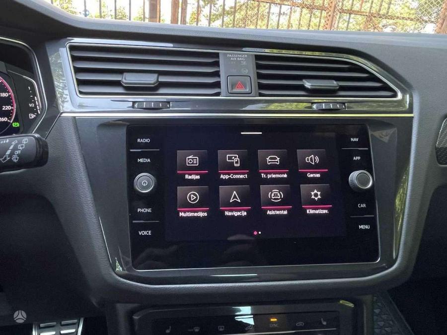 White Volkswagen Tiguan 2023 in Vilnius, with an engine capacity of 1.50 L and mileage of 37 thousand km for 28900 €, photo 18 on AUTOMOTO.COM.LV