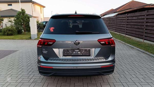 Volkswagen Tiguan 2023 in Klaipeda on AUTOMOTO.COM.LV White Volkswagen Tiguan 2023 in Klaipeda, with an engine capacity of 2.00 L and mileage of 30 thousand km for 21700 €, photo 6 on AUTOMOTO.COM.LV
