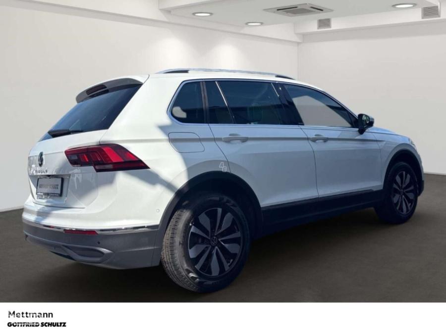 White Volkswagen Tiguan 2024 in Kaunas, with an engine capacity of 1.50 L and mileage of 16 thousand km for 32690 €, photo 3 on AUTOMOTO.COM.LV