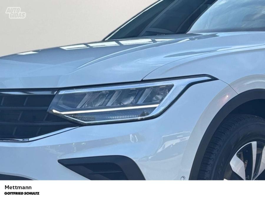 White Volkswagen Tiguan 2024 in Kaunas, with an engine capacity of 1.50 L and mileage of 16 thousand km for 32690 €, photo 4 on AUTOMOTO.COM.LV