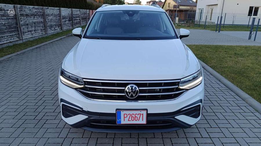 White Volkswagen Tiguan 2024 in Klaipeda, with an engine capacity of 2.00 L and mileage of 12 thousand km for 24900 €, photo 2 on AUTOMOTO.COM.LV