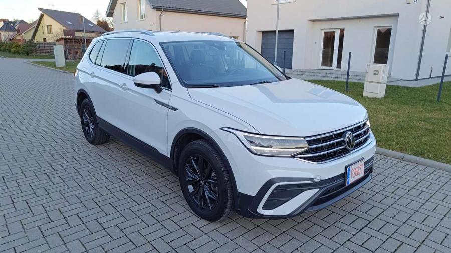 White Volkswagen Tiguan 2024 in Klaipeda, with an engine capacity of 2.00 L and mileage of 12 thousand km for 24900 €, photo 3 on AUTOMOTO.COM.LV