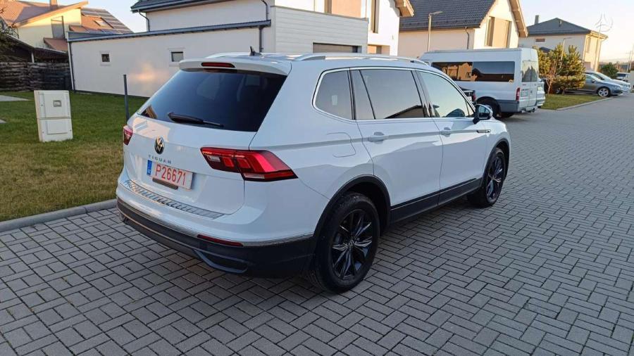 White Volkswagen Tiguan 2024 in Klaipeda, with an engine capacity of 2.00 L and mileage of 12 thousand km for 24900 €, photo 5 on AUTOMOTO.COM.LV