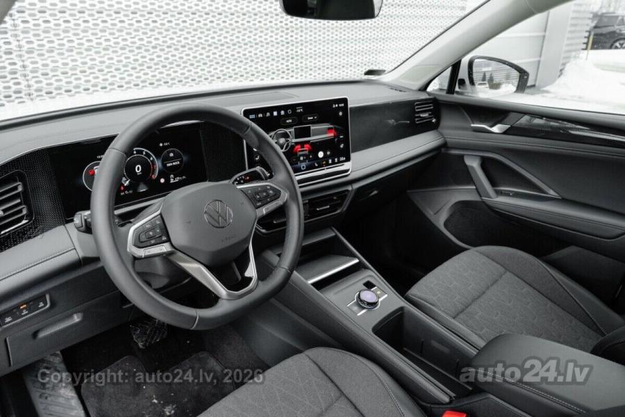 White Volkswagen Tiguan 2024 in Riga, with an engine capacity of 1.50 L and mileage of 28 thousand km for 33459 €, photo 12 on AUTOMOTO.COM.LV