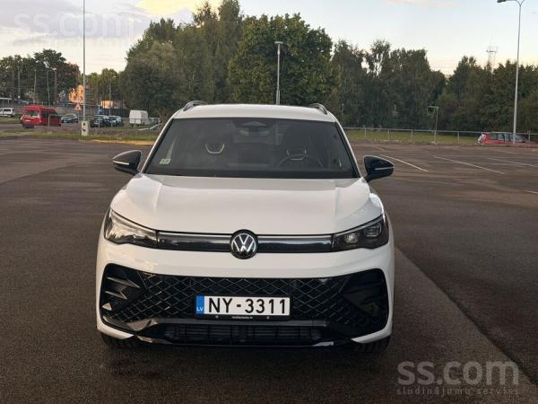 Balts Volkswagen Tiguan 2024 Rīga, ar dzinēja tilpumu 1.50 L un nobraukumu 25 tūkst. km par 37900 €, foto 2 vietnē AUTOMOTO.COM.LV