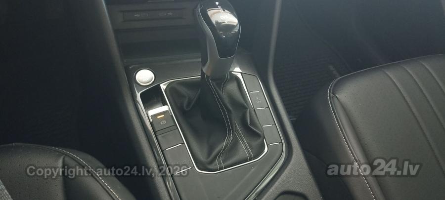 Balts Volkswagen Tiguan 2024 Rīga, ar dzinēja tilpumu 2.00 L un nobraukumu 49 tūkst. km par 21500 €, foto 18 vietnē AUTOMOTO.COM.LV