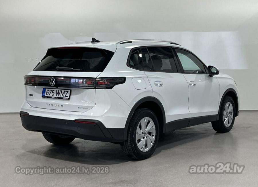 Balts Volkswagen Tiguan 2025 Tallina, ar dzinēja tilpumu 1.50 L un nobraukumu 5 tūkst. km par 37500 €, foto 2 vietnē AUTOMOTO.COM.LV