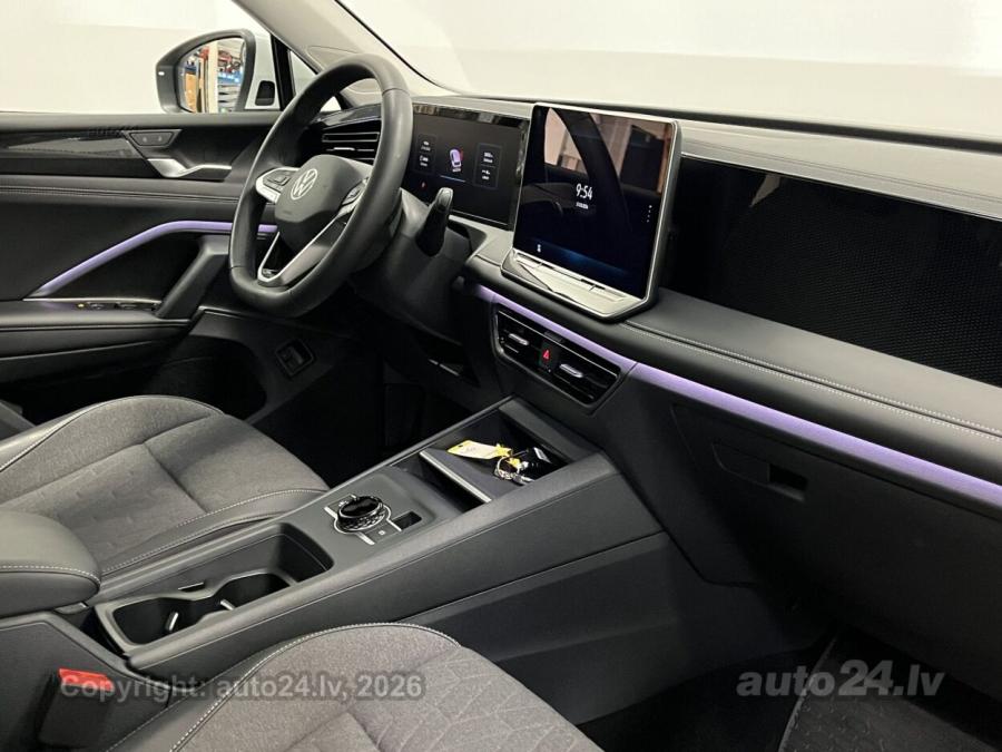 Balts Volkswagen Tiguan 2025 Tallina, ar dzinēja tilpumu 1.50 L un nobraukumu 5 tūkst. km par 37500 €, foto 3 vietnē AUTOMOTO.COM.LV