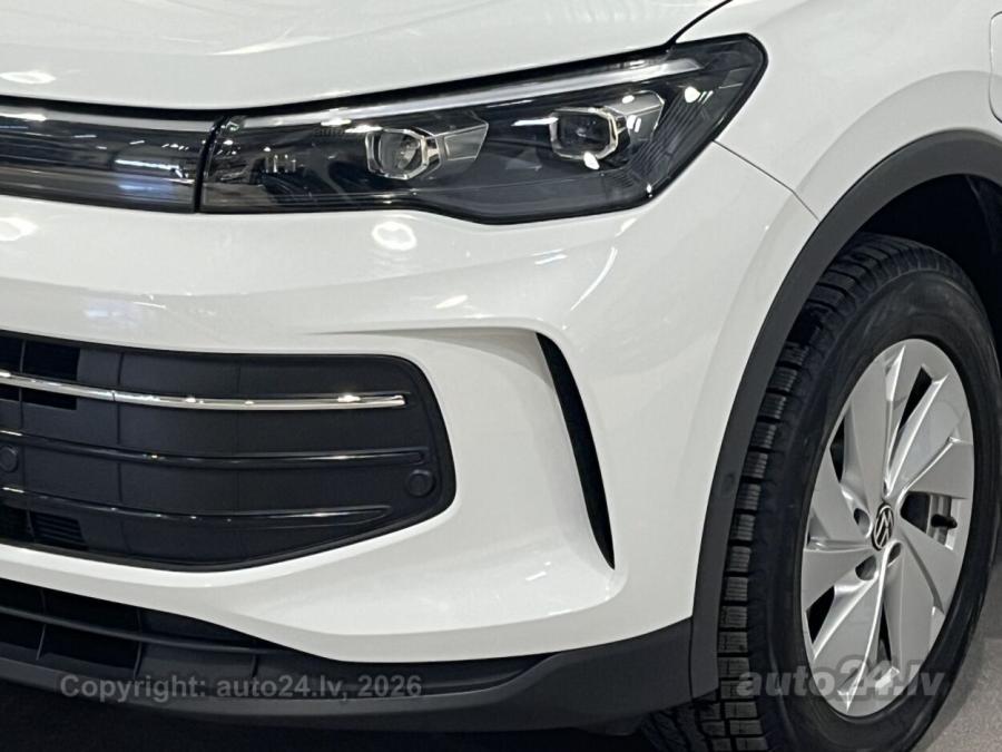 Balts Volkswagen Tiguan 2025 Tallina, ar dzinēja tilpumu 1.50 L un nobraukumu 5 tūkst. km par 37500 €, foto 19 vietnē AUTOMOTO.COM.LV