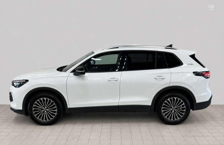 Balts Volkswagen Tiguan 2025 Kauņa, ar dzinēja tilpumu 1.50 L un nobraukumu 23 tūkst. km par 28900 €, foto 3 vietnē AUTOMOTO.COM.LV