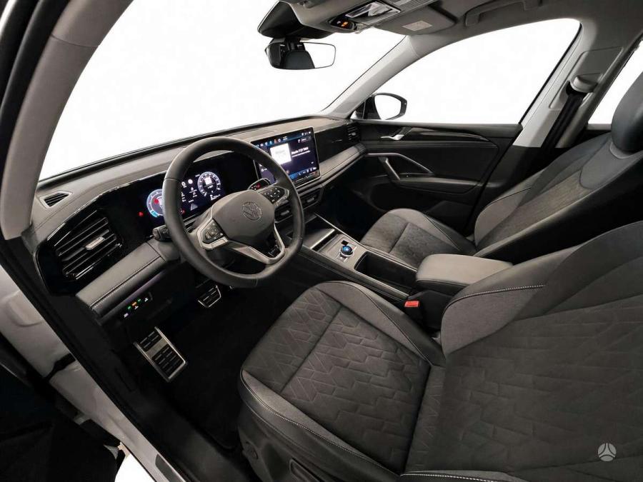 Balts Volkswagen Tiguan 2025 Kauņa, ar dzinēja tilpumu 1.50 L un nobraukumu 23 tūkst. km par 28900 €, foto 9 vietnē AUTOMOTO.COM.LV