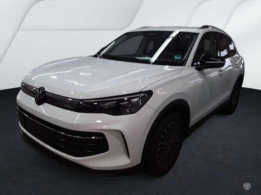 Balts Volkswagen Tiguan 2025 Viļņa, ar dzinēja tilpumu 1.50 L un nobraukumu 25 tūkst. km par 27900 €, foto 1 vietnē AUTOMOTO.COM.LV