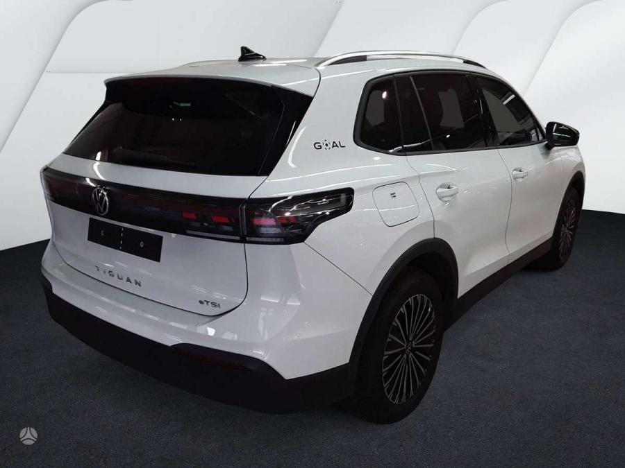 Balts Volkswagen Tiguan 2025 Viļņa, ar dzinēja tilpumu 1.50 L un nobraukumu 25 tūkst. km par 27900 €, foto 3 vietnē AUTOMOTO.COM.LV