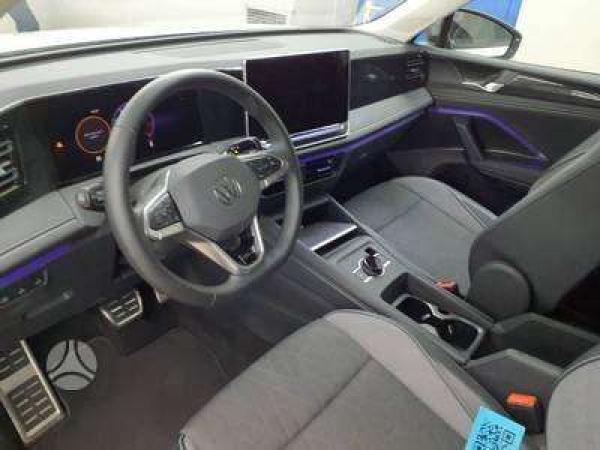 Volkswagen Tiguan 2025 Viļņa vietnē Balts Volkswagen Tiguan 2025 Viļņa, ar dzinēja tilpumu 1.50 L un nobraukumu 16 tūkst. km par 28500 €, foto 4 vietnē AUTOMOTO.COM.LV