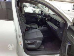 White Volkswagen Tiguan 2025 in Vilnius, with an engine capacity of 1.50 L and mileage of 16 thousand km for 28500 €, photo 5 on AUTOMOTO.COM.LV