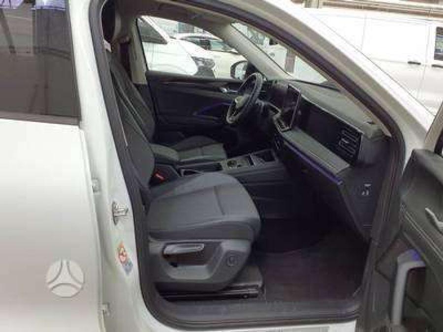 White Volkswagen Tiguan 2025 in Vilnius, with an engine capacity of 1.50 L and mileage of 16 thousand km for 28500 €, photo 5 on AUTOMOTO.COM.LV