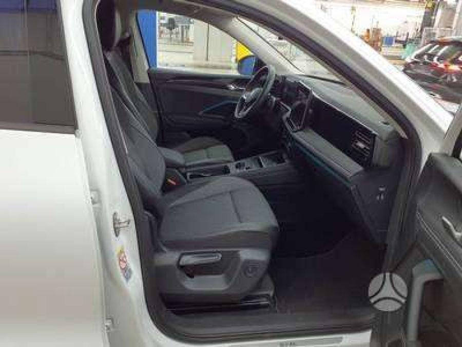 White Volkswagen Tiguan 2025 in Vilnius, with an engine capacity of 1.50 L and mileage of 24 thousand km for 28700 €, photo 6 on AUTOMOTO.COM.LV
