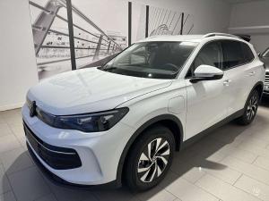 Balts Volkswagen Tiguan 2026 Panevēža, ar dzinēja tilpumu 1.50 L un nobraukumu 12 tūkst. km par 40900 €, foto  vietnē AUTOMOTO.COM.LV