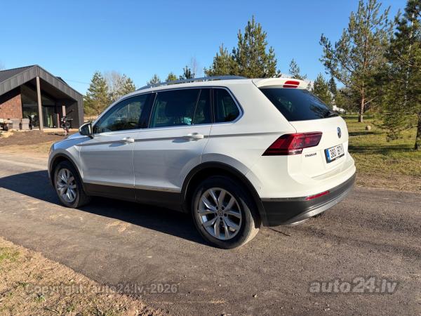 White Volkswagen Tiguan 2016 in Rapla, with an engine capacity of 2.00 L and mileage of 154 thousand km for 15900 €, photo 3 on AUTOMOTO.COM.LV