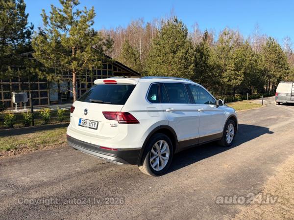 White Volkswagen Tiguan 2016 in Rapla, with an engine capacity of 2.00 L and mileage of 154 thousand km for 15900 €, photo 4 on AUTOMOTO.COM.LV