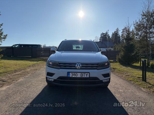 White Volkswagen Tiguan 2016 in Rapla, with an engine capacity of 2.00 L and mileage of 154 thousand km for 15900 €, photo 5 on AUTOMOTO.COM.LV
