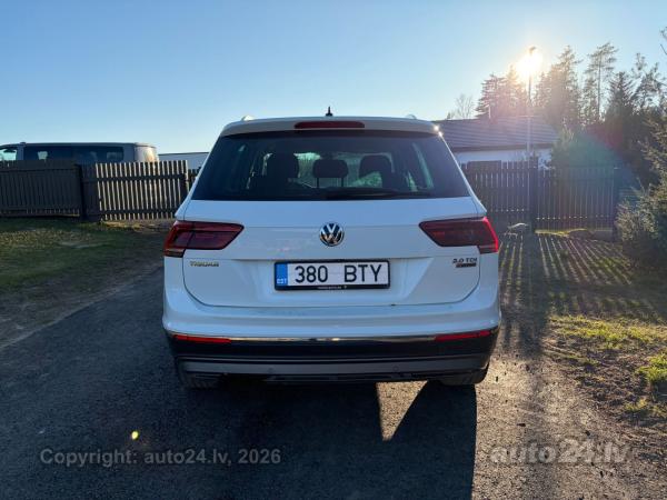 White Volkswagen Tiguan 2016 in Rapla, with an engine capacity of 2.00 L and mileage of 154 thousand km for 15900 €, photo 6 on AUTOMOTO.COM.LV