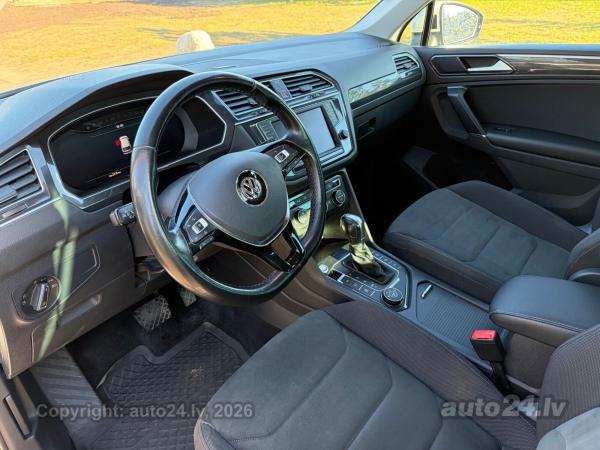 White Volkswagen Tiguan 2016 in Rapla, with an engine capacity of 2.00 L and mileage of 154 thousand km for 15900 €, photo 7 on AUTOMOTO.COM.LV