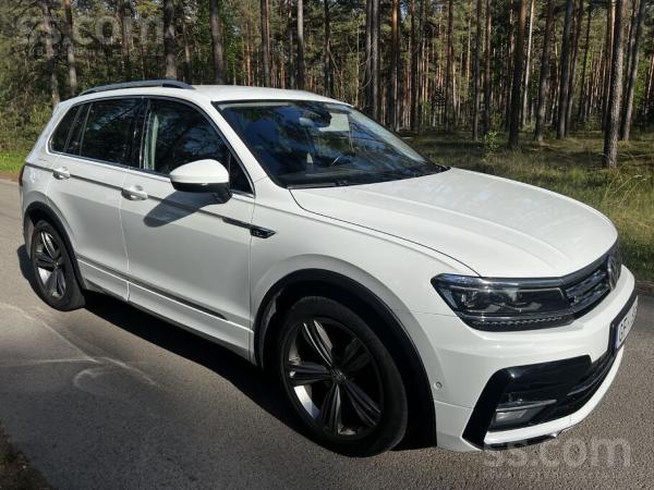 White Volkswagen Tiguan 2018 in Riga, with an engine capacity of 2.00 L and mileage of 213 thousand km for 17900 €, photo 1 on AUTOMOTO.COM.LV