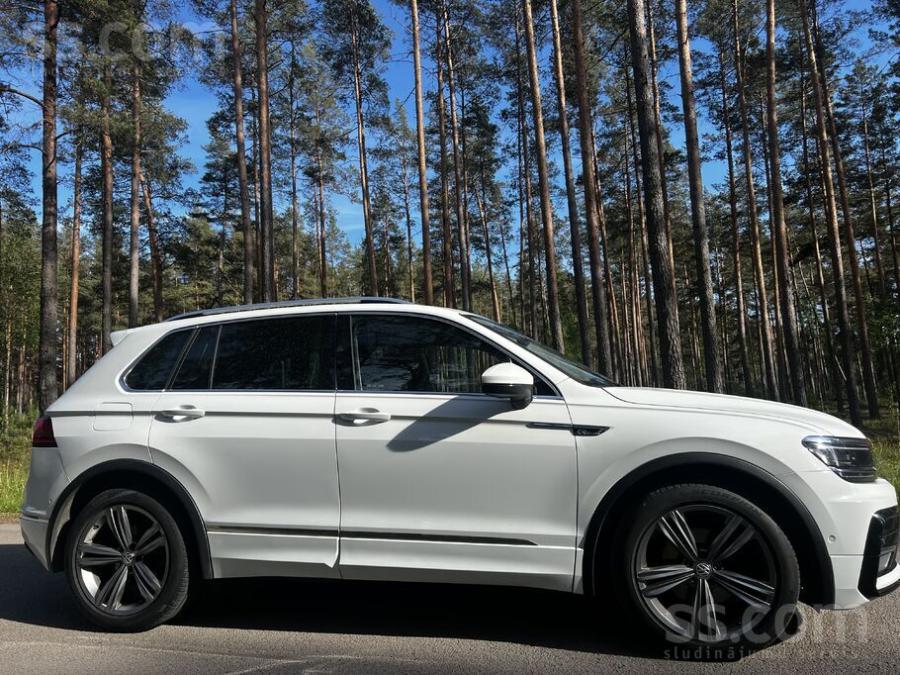White Volkswagen Tiguan 2018 in Riga, with an engine capacity of 2.00 L and mileage of 213 thousand km for 17900 €, photo 3 on AUTOMOTO.COM.LV