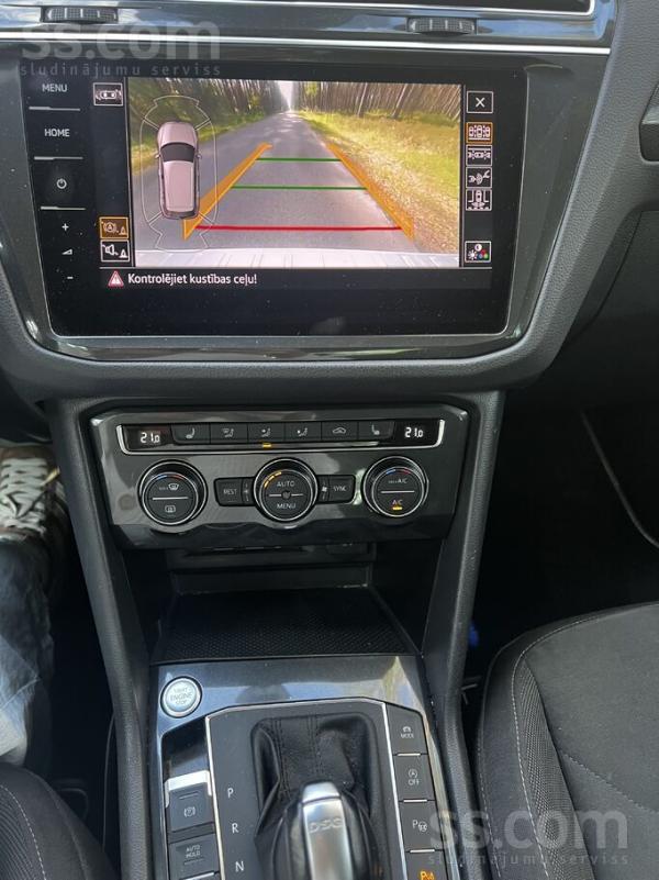 White Volkswagen Tiguan 2018 in Riga, with an engine capacity of 2.00 L and mileage of 213 thousand km for 17900 €, photo 4 on AUTOMOTO.COM.LV