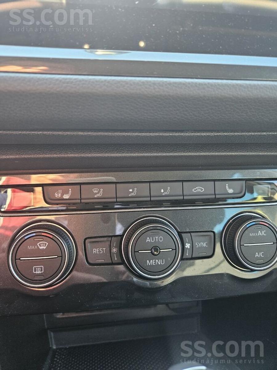 Balts Volkswagen Tiguan 2018 Rīga, ar dzinēja tilpumu 2.00 L un nobraukumu 142 tūkst. km par 19950 €, foto 13 vietnē AUTOMOTO.COM.LV