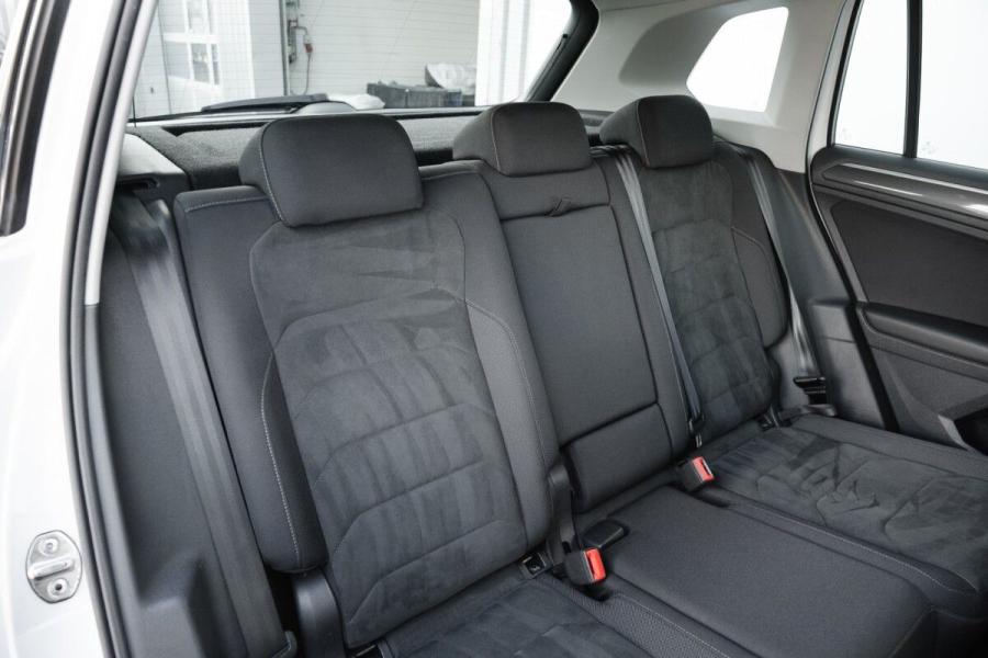 Balts Volkswagen Tiguan 2018 Rīga, ar dzinēja tilpumu 2.00 L un nobraukumu 216 tūkst. km par 16950 €, foto 9 vietnē AUTOMOTO.COM.LV