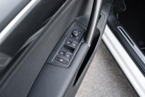 Balts Volkswagen Tiguan 2018 Rīga, ar dzinēja tilpumu 2.00 L un nobraukumu 216 tūkst. km par 16950 €, foto 10 vietnē AUTOMOTO.COM.LV