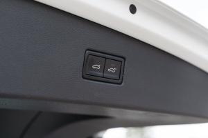 Balts Volkswagen Tiguan 2018 Rīga, ar dzinēja tilpumu 2.00 L un nobraukumu 216 tūkst. km par 16950 €, foto 30 vietnē AUTOMOTO.COM.LV