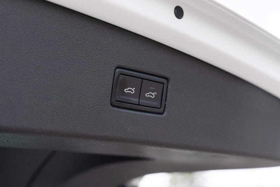 Balts Volkswagen Tiguan 2018 Rīga, ar dzinēja tilpumu 2.00 L un nobraukumu 216 tūkst. km par 16950 €, foto 30 vietnē AUTOMOTO.COM.LV