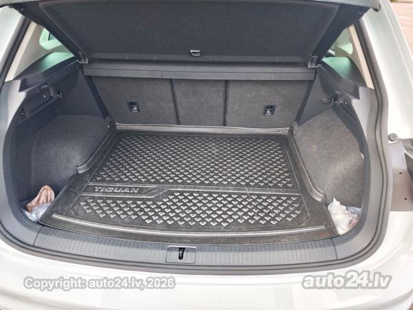 White Volkswagen Tiguan 2020 in Tallinn, with an engine capacity of 2.00 L and mileage of 98 thousand km for 23500 €, photo 7 on AUTOMOTO.COM.LV