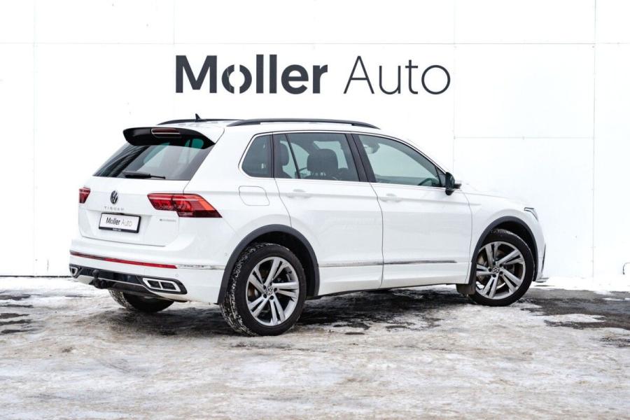 White Volkswagen Tiguan 2021 in Riga, with an engine capacity of 1.40 L and mileage of 126 thousand km for 28650 €, photo 4 on AUTOMOTO.COM.LV